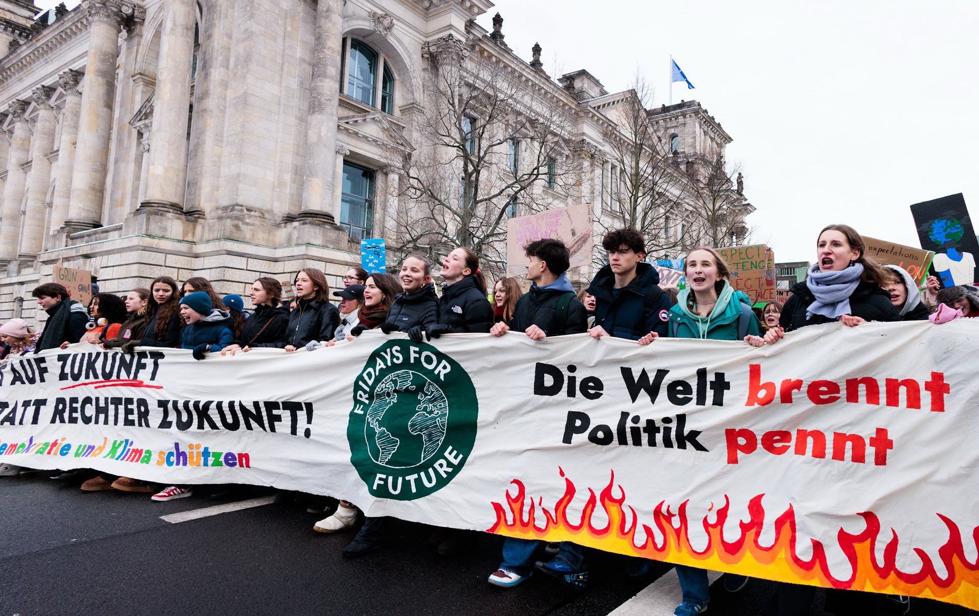 Bundesweiter Klimastreik von Fridays for Future: Tausende demonstrieren